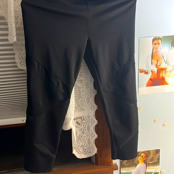 shosho | Pants & Jumpsuits | Black Skinny Strech Capri Leggings | Poshmark